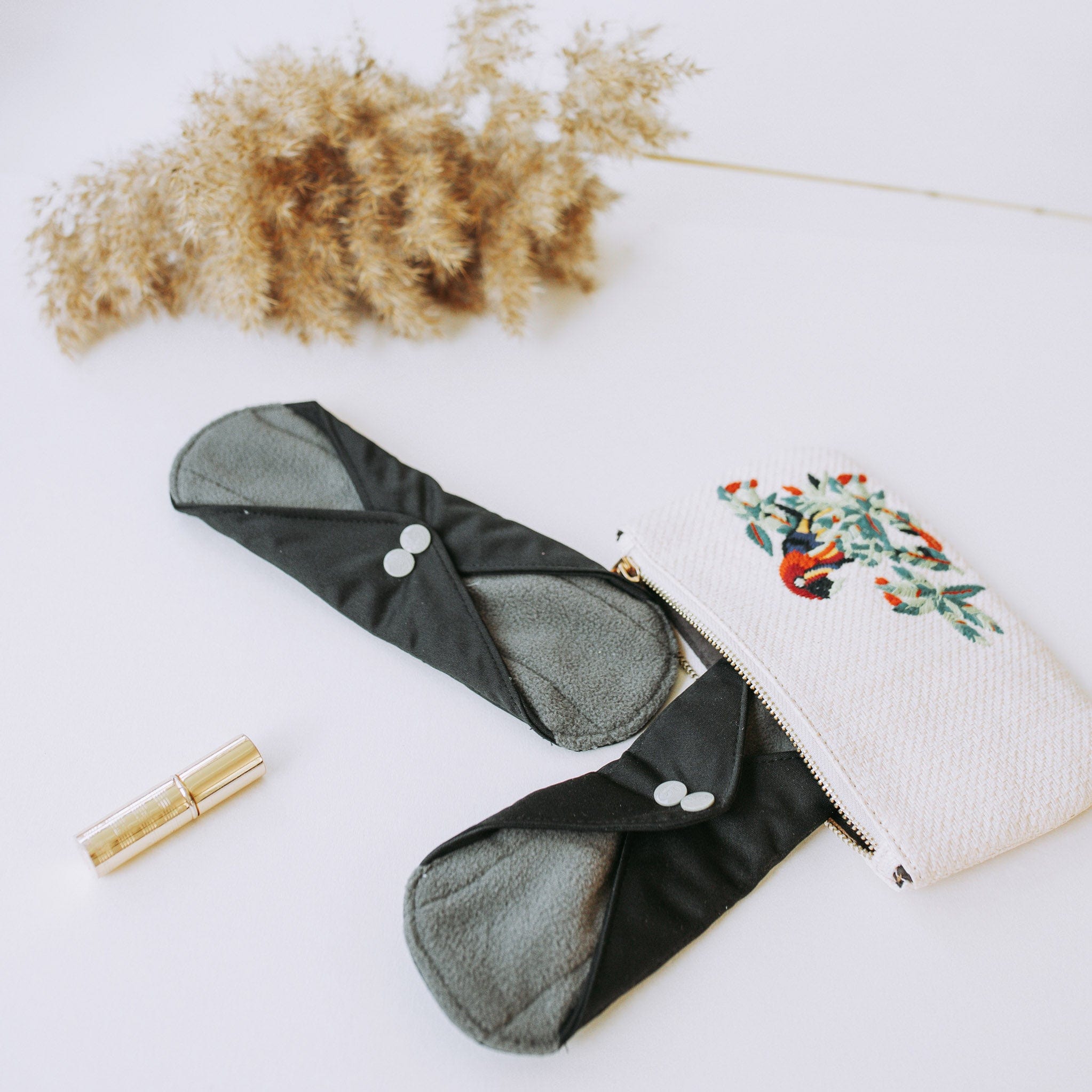 Bamboo Charcoal Reusable Period Pads Set with Pouch - Bambaw – Faerly